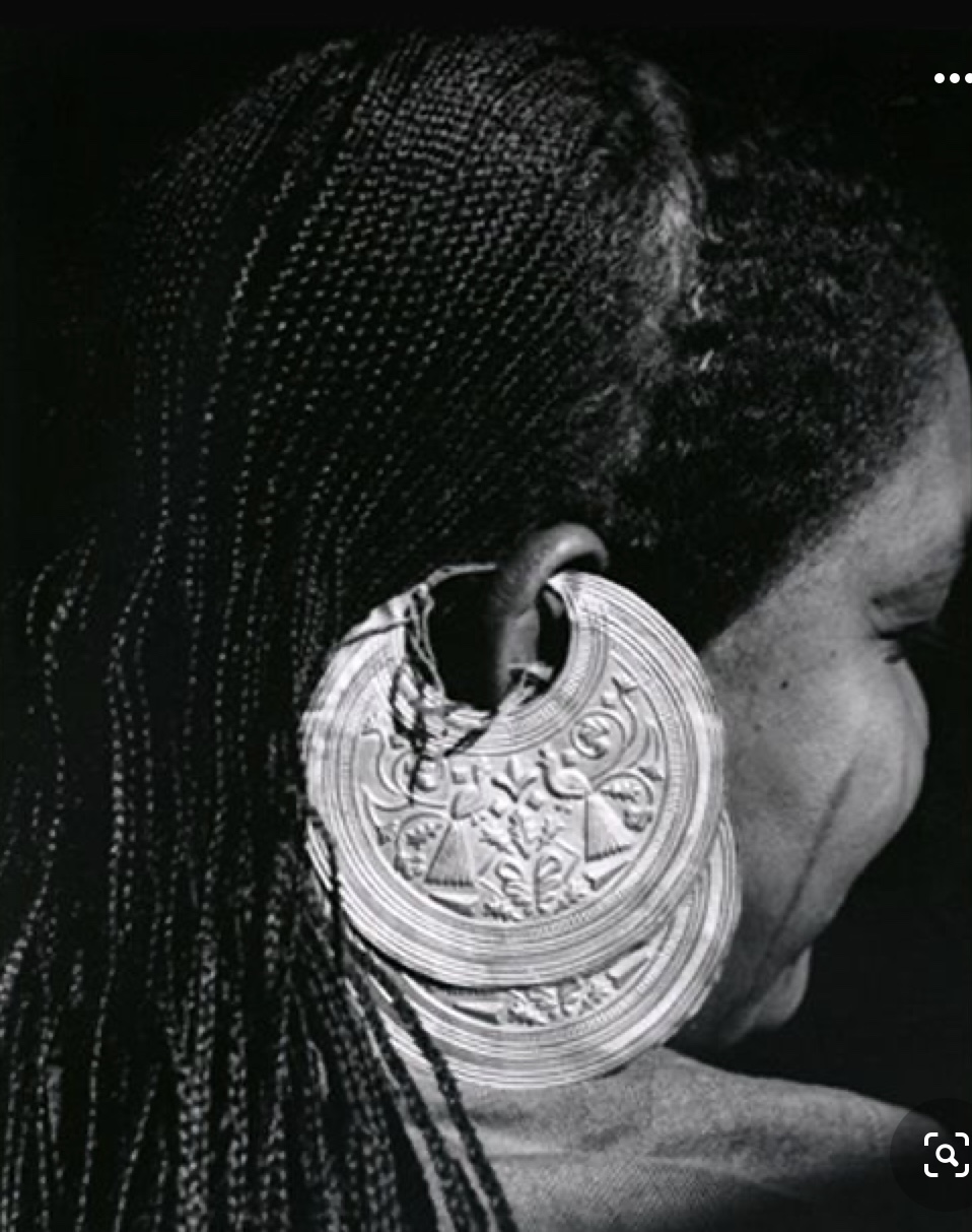 Hair Braiding in Northern Sudan Part 1 – Women's literacy in Sudan