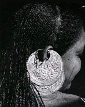 Hair Braiding in Northern Sudan Part 1 – Women's literacy in Sudan